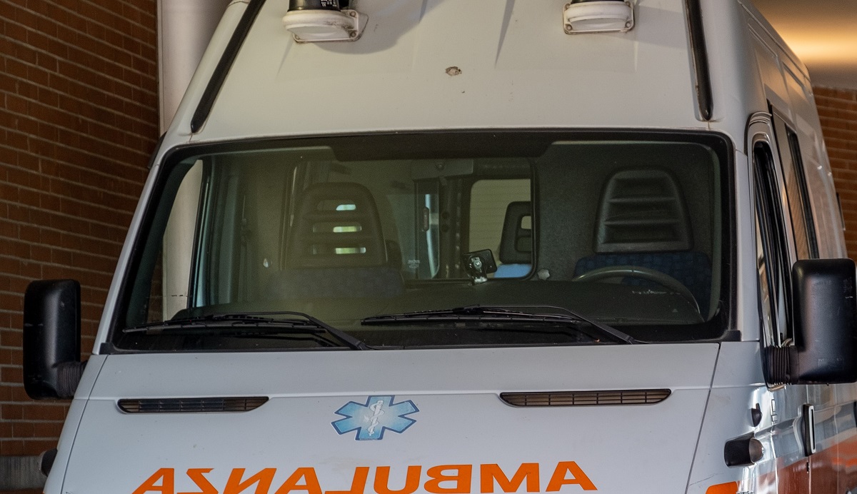 Incidente stradale a Salzano: auto contro albero, quattro feriti tra ... Incidente stradale a Salzano: auto contro albero, quattro feriti tra ...