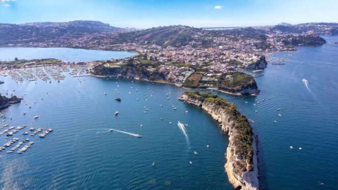 Punta Pennata in vendita: l'isolotto di Bacoli tra storia, natura e ...