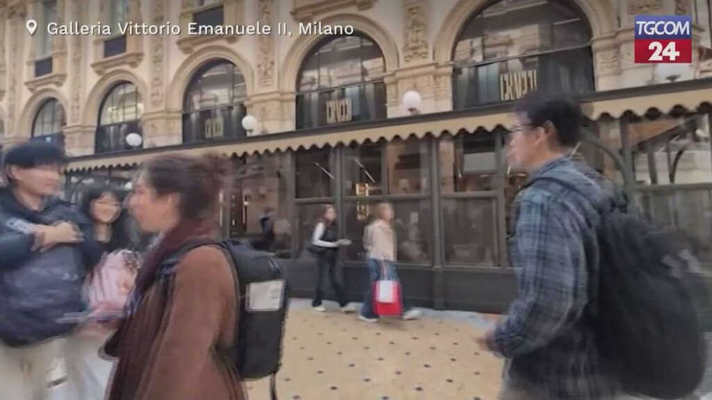 Blitz delle attiviste al ristorante di Carlo Cracco: l'azione di Ultima ...