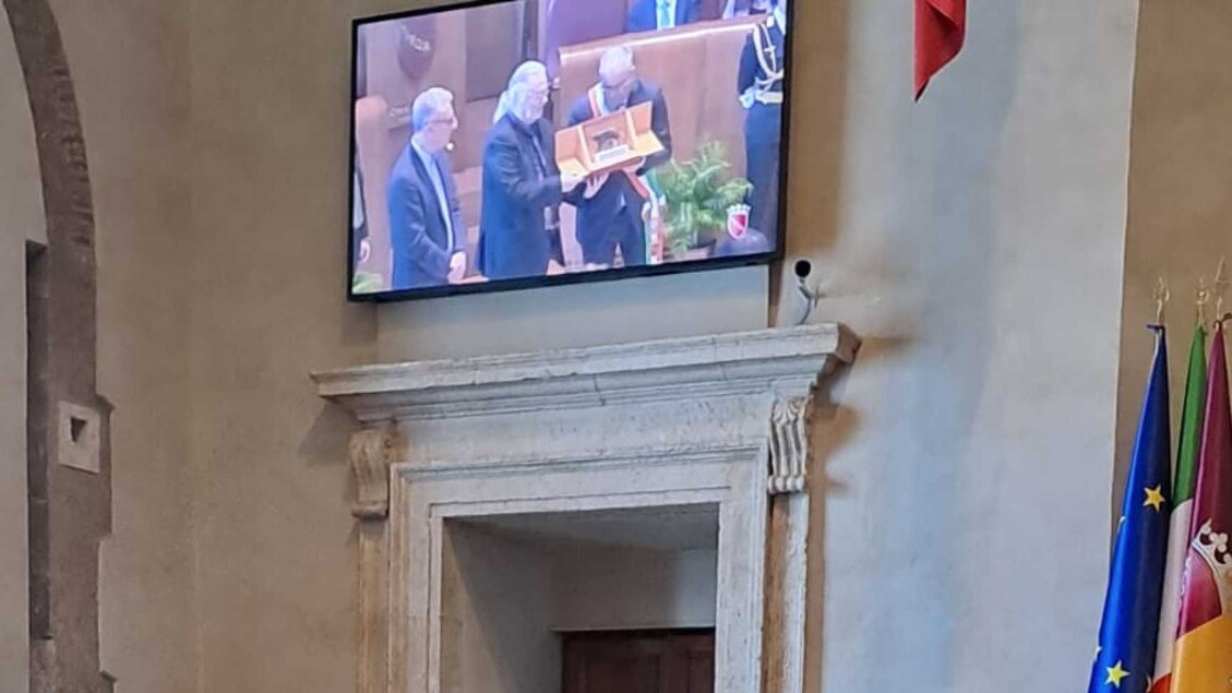 Roma celebra Jon Fosse con la Lupa Capitolina: un riconoscimento per il ...