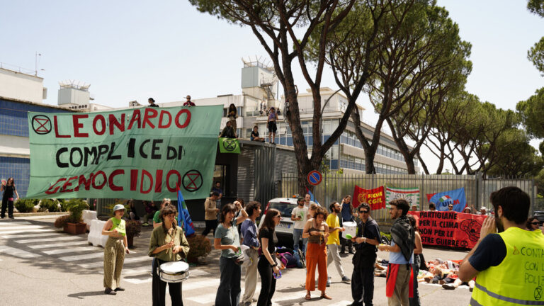 Azione di Extinction Rebellion a Roma contro Leonardo: occupato l ...