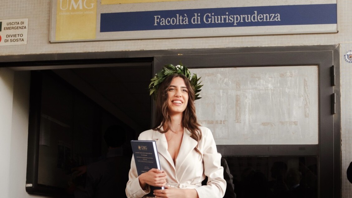 Claudia celi, miss calabria 2024, si laurea in giurisprudenza all’università magna grecia di ...