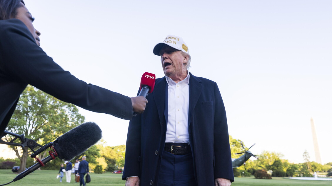 Donald trump parla degli accordi commerciali con l’india durante un comizio in michigan per i ...