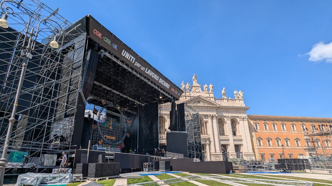 Il palco del concertone del primo maggio prende forma a piazza san ...