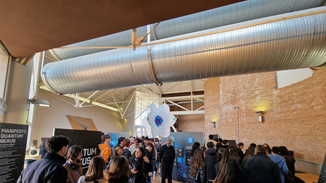 Napoli: inaugurata la mostra Quantum Nexus per esplorare la fisica ...