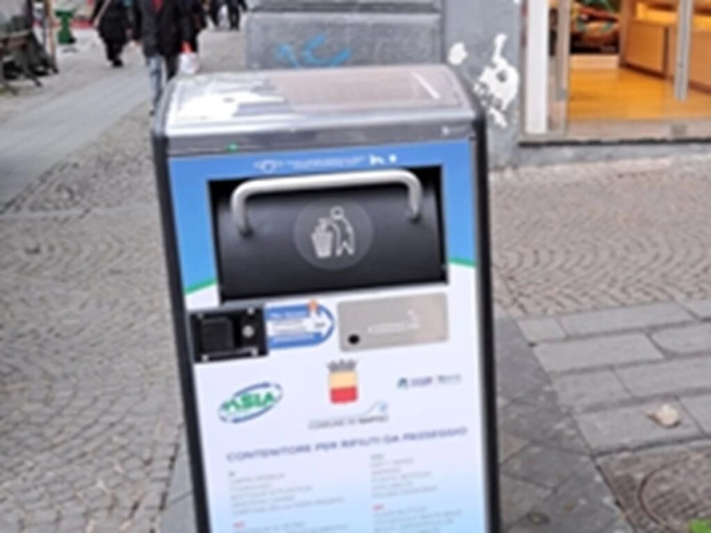 Nuovi cestini intelligenti al Vomero: il progetto di Asia Napoli per la ...