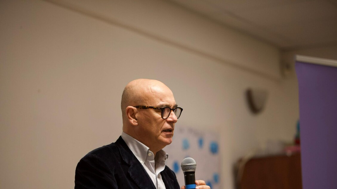 Renato Soru vende villa sul mare di Villasimius a nipote di Pablo ...