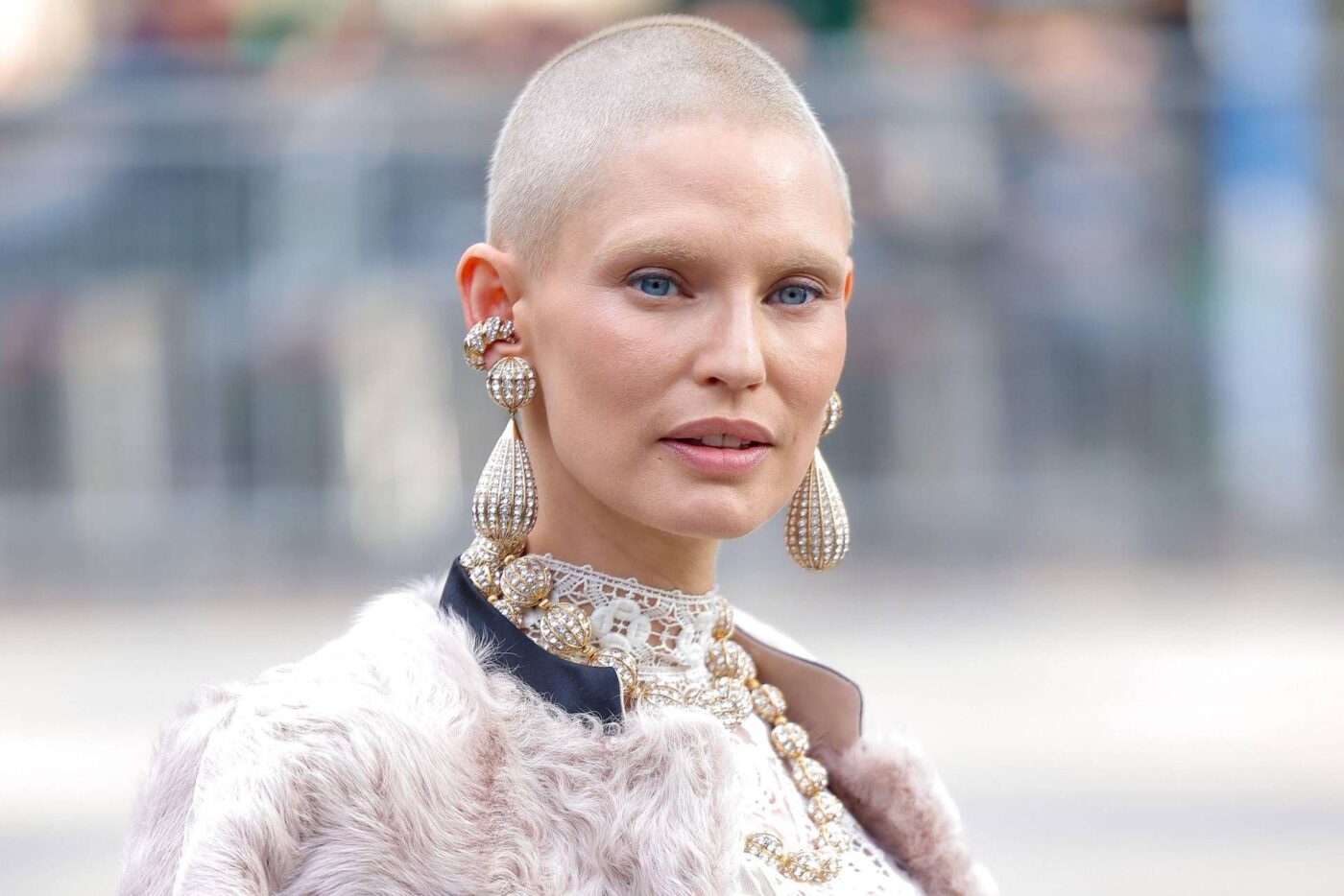 Bianca Balti torna sulla copertina di Vogue Adria dopo la diagnosi di tumore ovarico