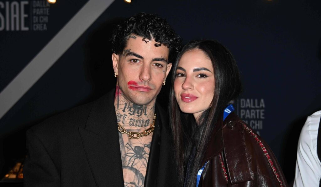 Giulia de lellis e tony effe aspettano una bimba: la coppia annuncia la ...