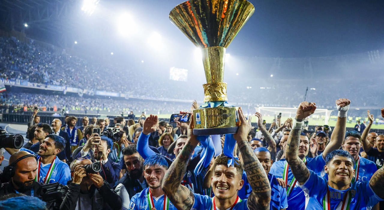 Il napoli conquista due scudetti in tre anni, un risultato raro nel ...