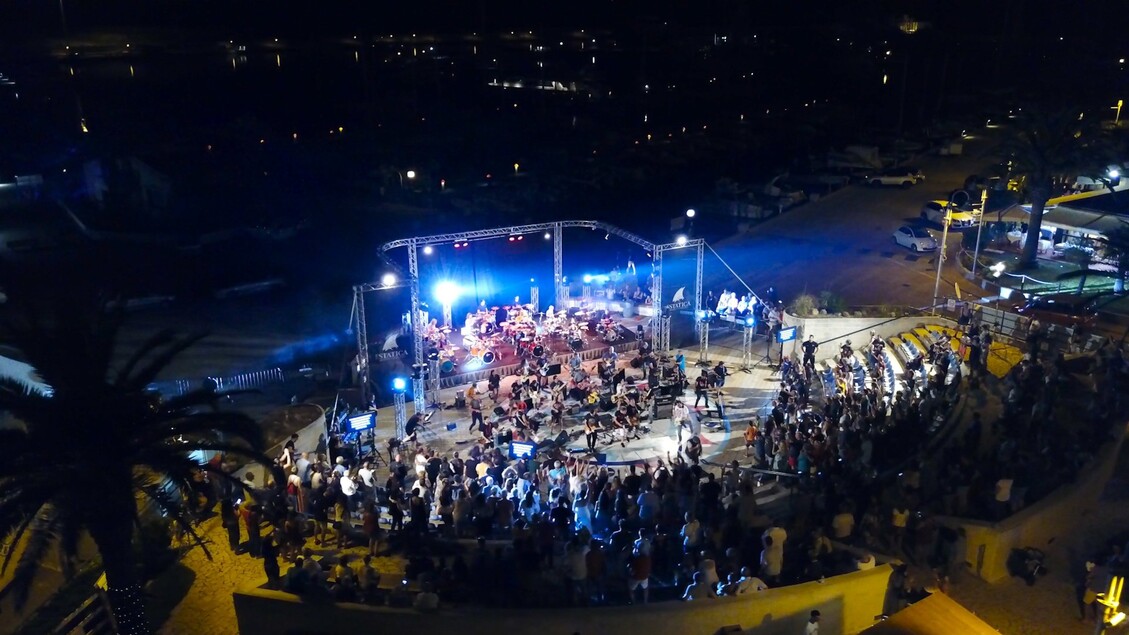 The biggest combat rock band a pescara: cento musicisti per un evento ...