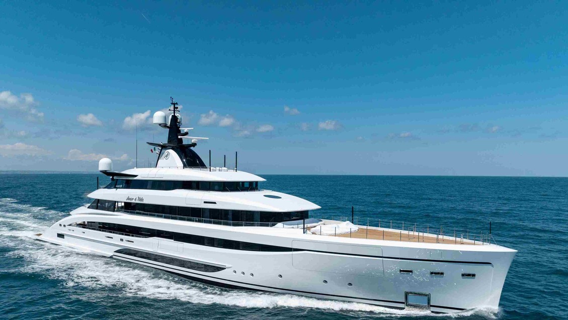 consegnato il superyacht crn amor à vida 67 metri: crociera inaugurale ...