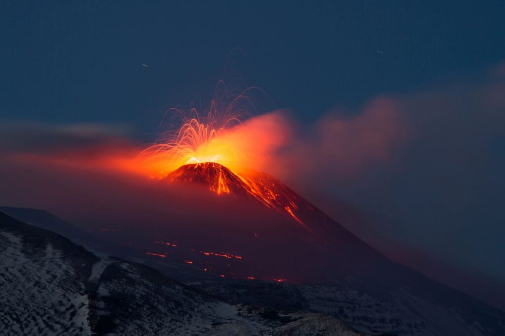 Allarme Etna, una nuova minaccia incombe sulla Sicilia: il vulcano preoccupa gli esperti