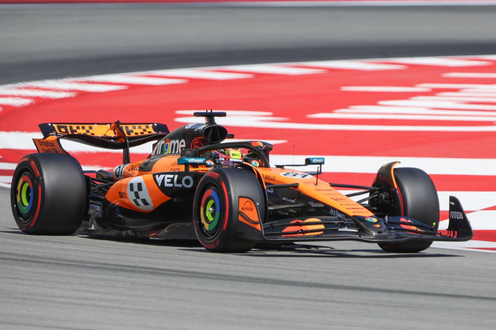 Formula 1 al gp di spagna: piastri in pole davanti a norris e verstappen, leclerc solo settimo