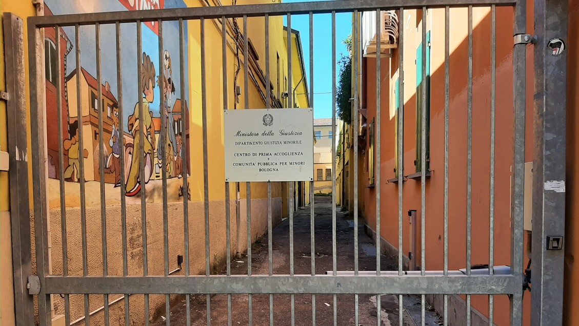 Il garante per i detenuti dell'emilia-romagna denuncia isolamento in ...