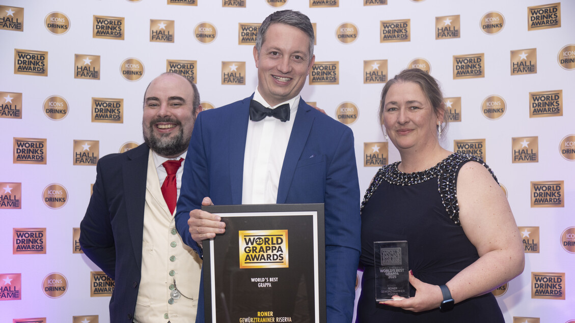 La grappa gewürztraminer riserva di roner premiata come la migliore al ...