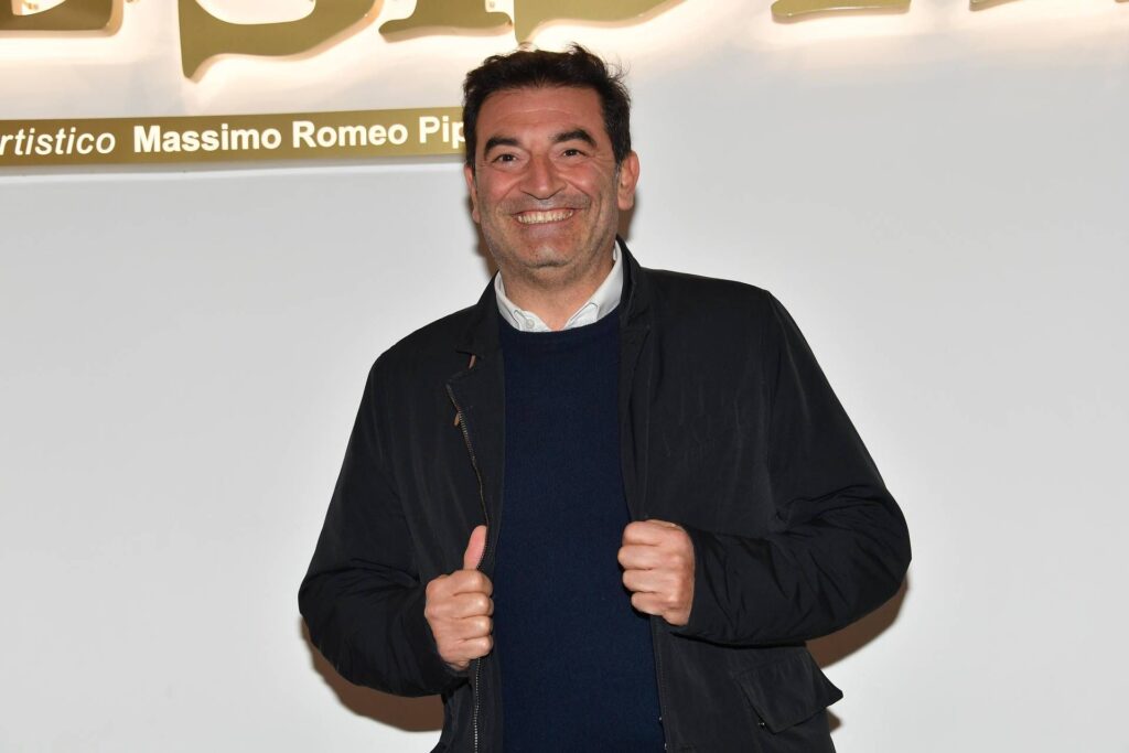 Max giusti firma un contratto di esclusiva con mediaset dopo vent'anni ...