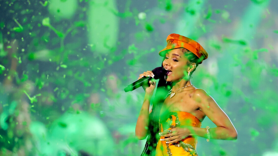 Sabrina carpenter trionfa ai Kids' Choice Awards 2025 con tre premi tra musica e tv