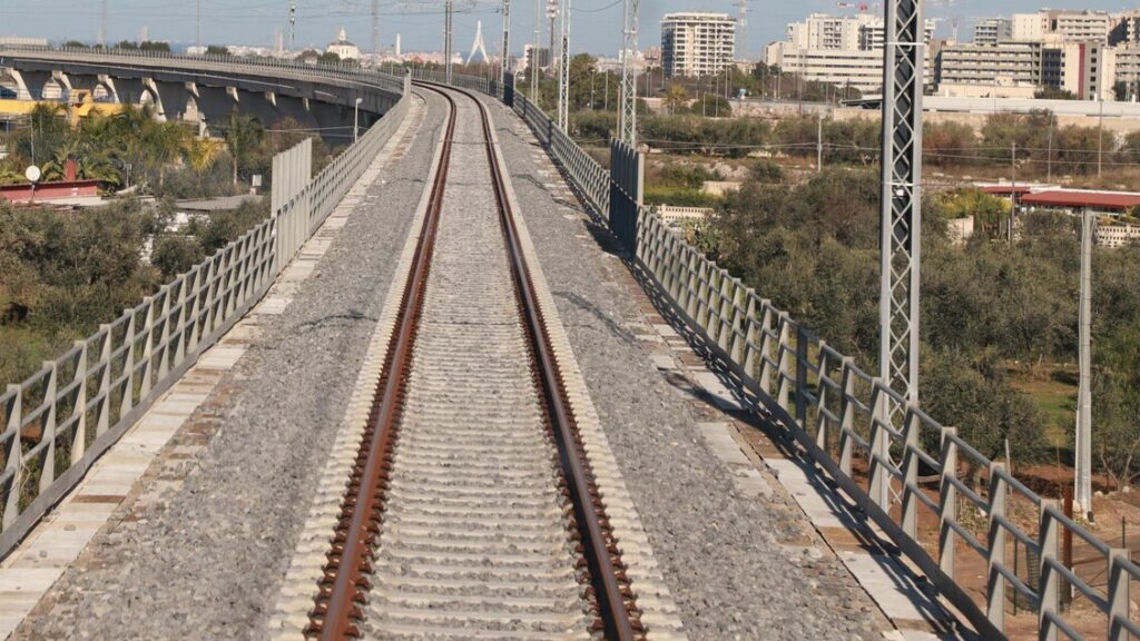 Sospesa la circolazione ferroviaria a Napoli per la scossa di terremoto ai Campi Flegrei di ...