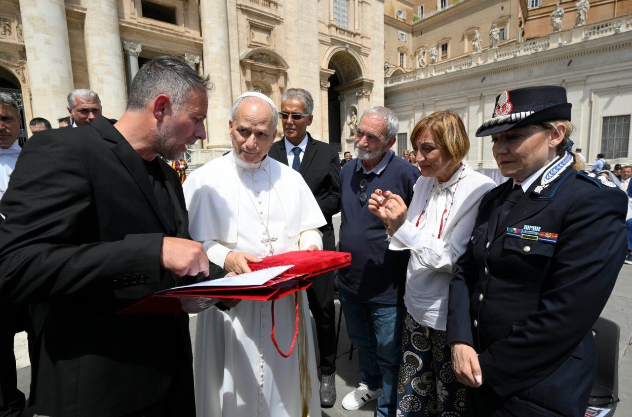 Udienza generale in piazza san pietro: detenuti, pellegrini e doni ...