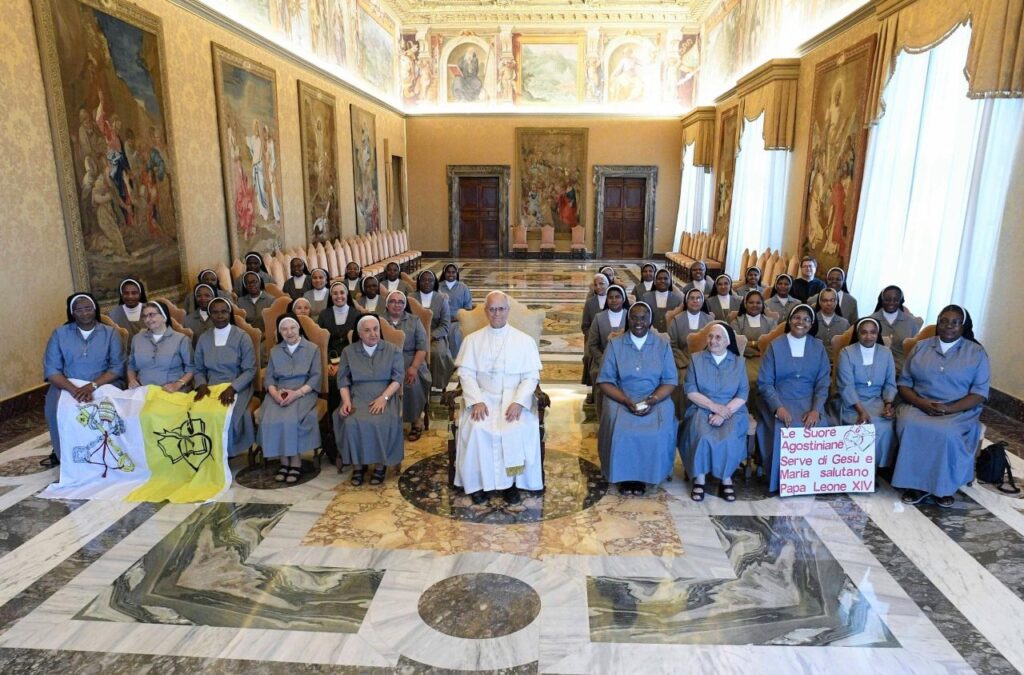 Il papa a Roma invita le suore agostiniane serve di Gesù e Maria a ...