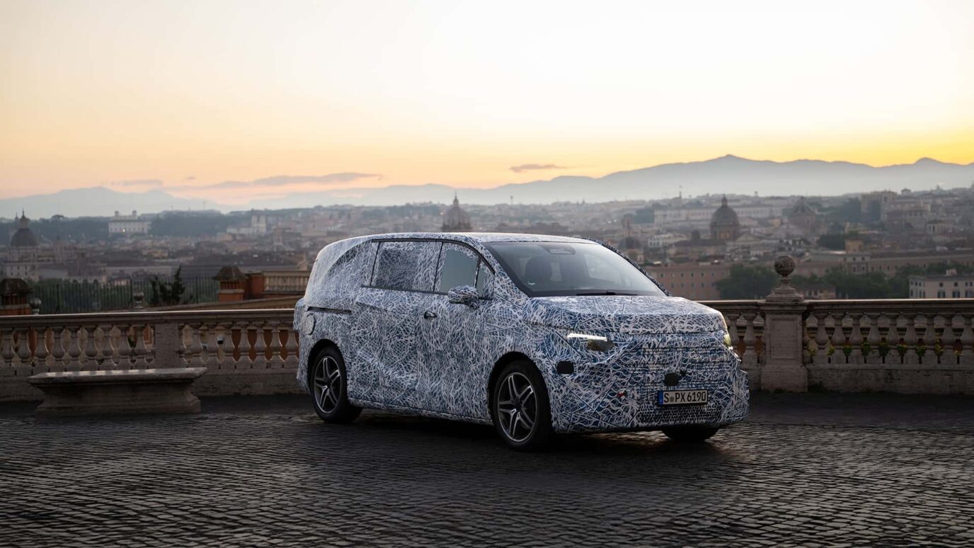 Mercedes percorre 1.090 km da Stoccarda a Roma con il van elettrico VLE ...