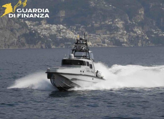 Peschereccio sorpreso a pescare con reti a strascico vicino ai ...