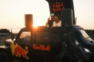 Torna il red bull summer vibes tour 2025, oltre 80 tappe tra spiagge e ...